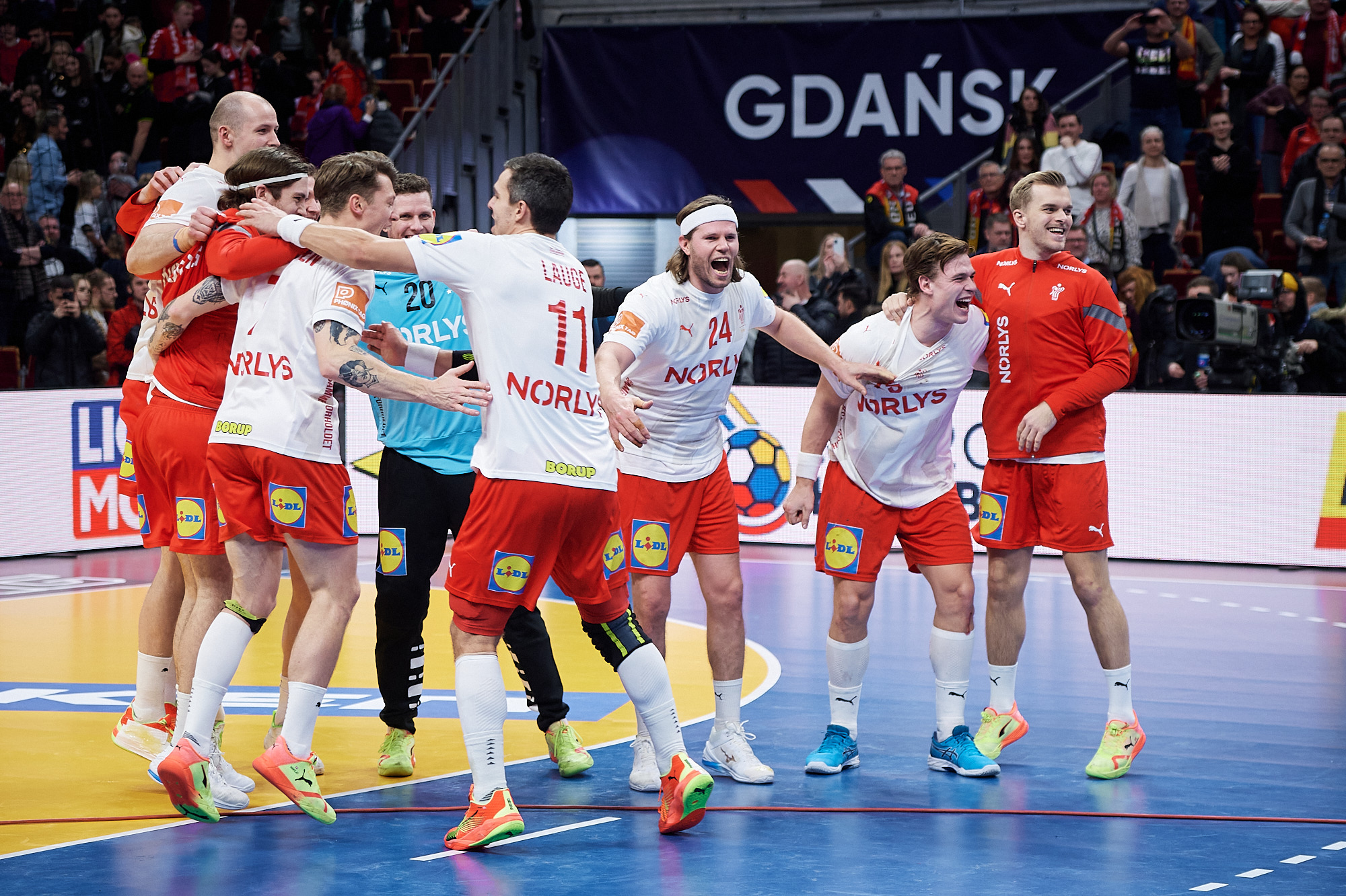 Denmark Put Lanxess Arena On Silence Handball Planet Denmark Put Lanxess Arena On Silence Handball Planet